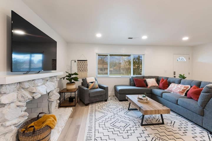 New!* King Beds * Modern Home * 3b2b - Citrus Heights, CA