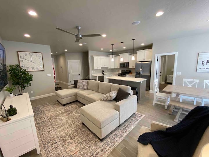 Brand New Build 4b/3.5b In Zions Village W/hot Tub - Hurricane