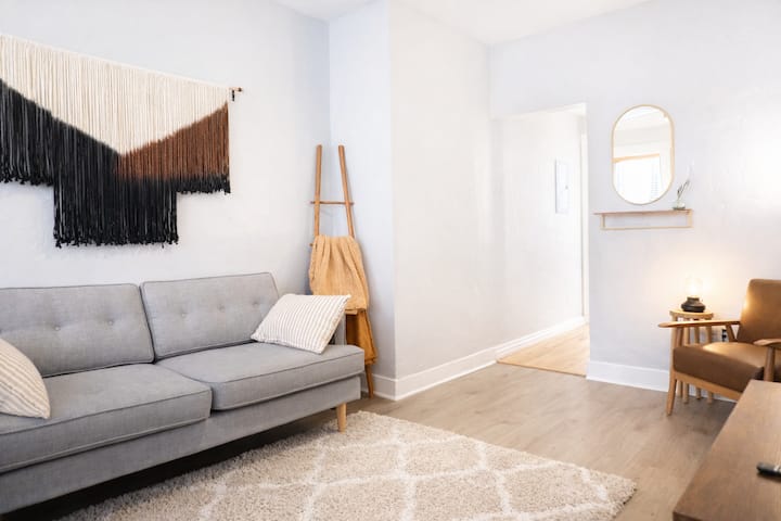 Downtown Gem • 1908 Apt • Fast Wifi • King Bed - Aeropuerto de Salt Lake City (SLC)