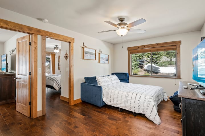 Family Retreat | Mountain View, 2king Suites, Desk, Near Trails & Rec Center - Truckee, CA