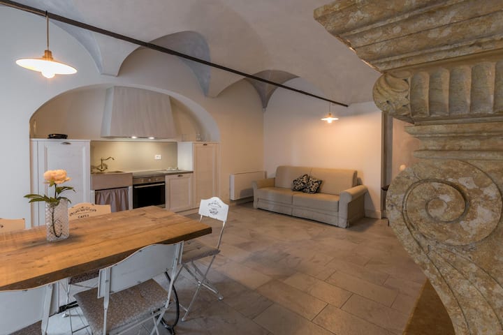 Apartment "Ortensia" In Country House Style With Private Garden & Shared Pool - デゼンツァノ・デル・ガルダ