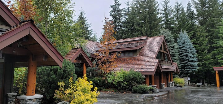 Ski In 2 Bedroom Townhome - Steps Off The Village - Whistler