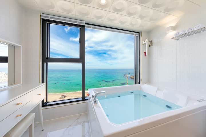 Gangneung Dolphin Spa Pension - 강릉시