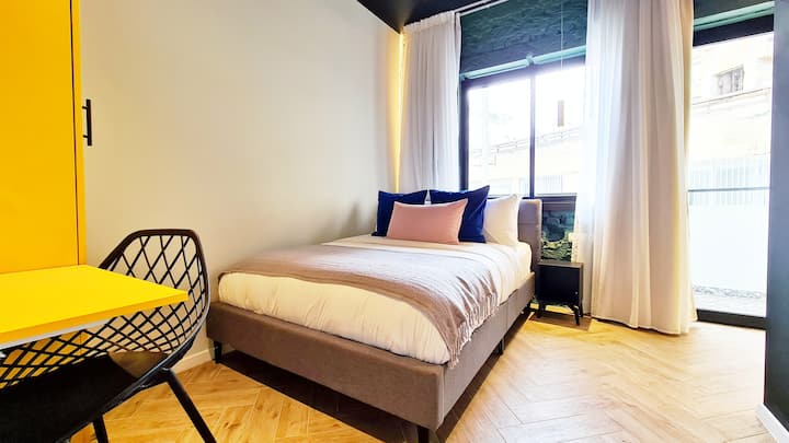 Back-facing Studio + Sun Balcony / 1m>beach! - Tel Aviv