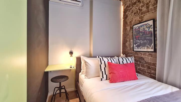 Grunge Studio, All-new: 1 Minute To Beach! - Tel Aviv-Yafo