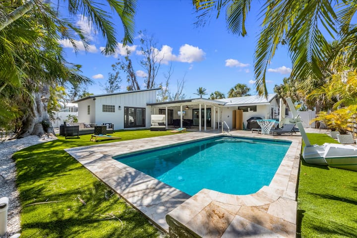 Glad Tidings: Heated Pool, Turf, Outdoor Lounge - Anna Maria