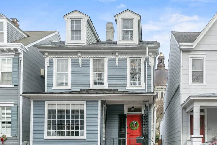 Historic Chapel Views, Steps To Usna Gate 1 With Private Patio And Off-site Parking - Annapolis, MD