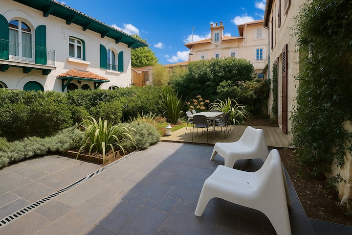 Très Beau Appartement Avec Jardin Et Parking - Biarritz