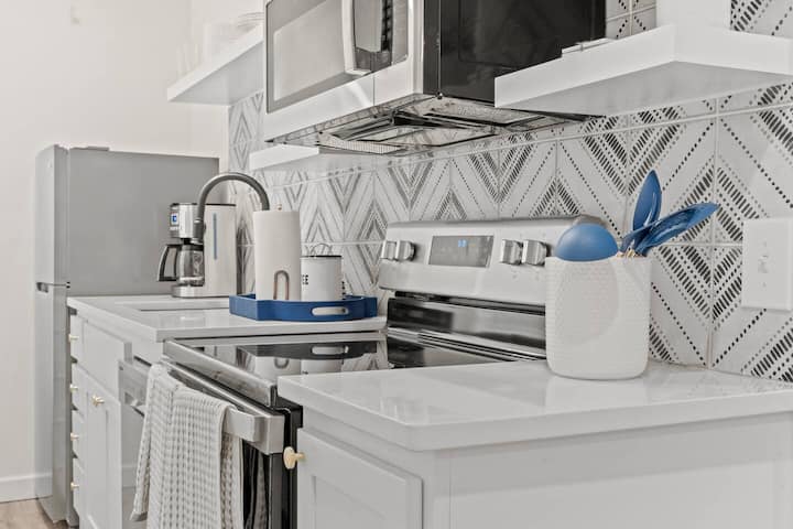 Month Discount!quiet Studio Apartment*walk To Uta* - Arlington, TX