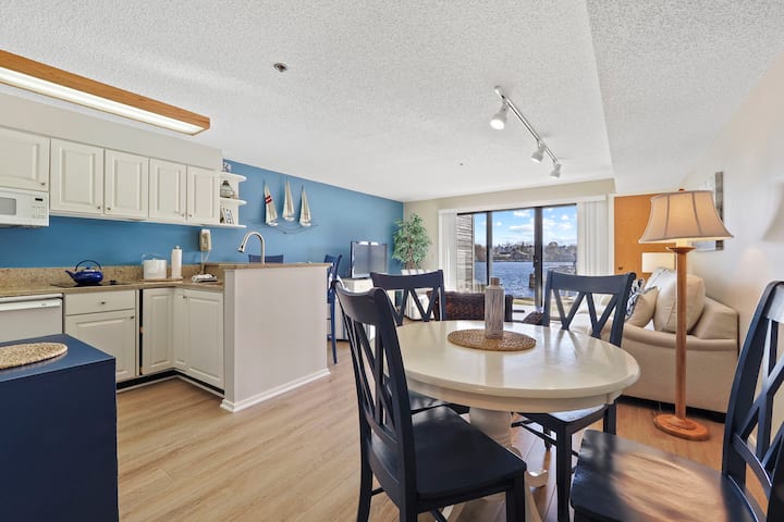 117d Edgewater Inn - Charlevoix, MI