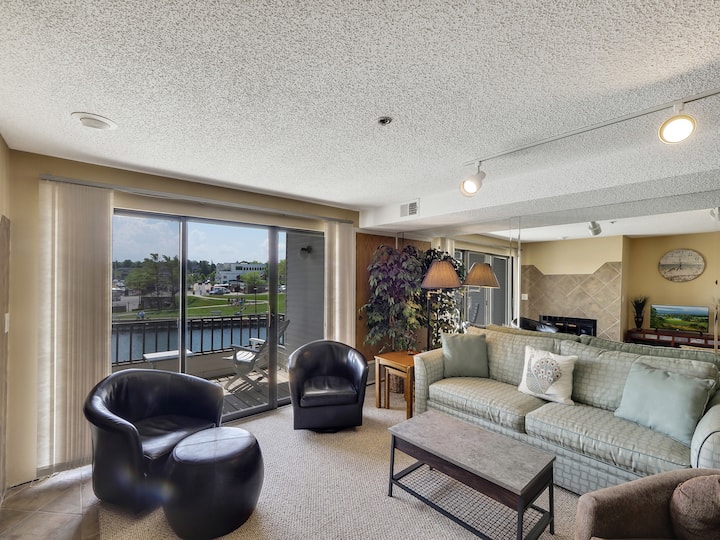 236 Edgewater Inn - Fisherman's Island State Park, Charlevoix