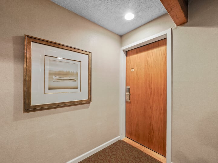 110 Edgewater Inn - Charlevoix, MI