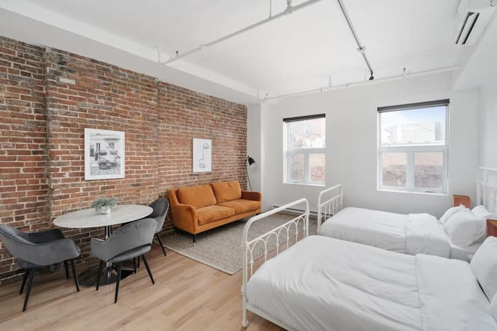 Old Montreal Favourite Getaway - Montreal