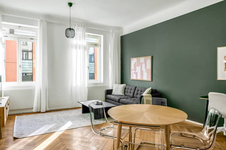 Blueground | Wieden, Elev, Nr City Center & Metro - Bécs