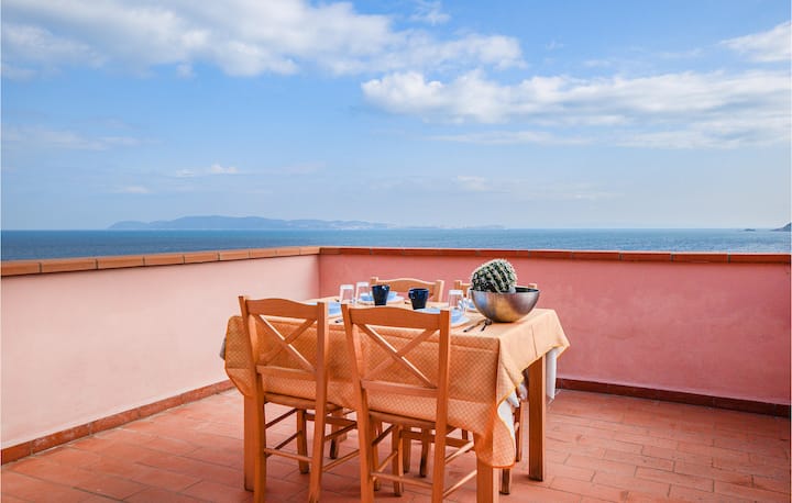 2 Bedroom Gorgeous Home In Cavo - Piombino
