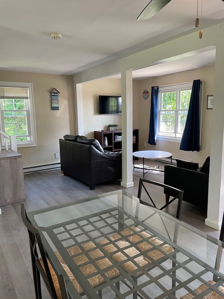 Cute 3 Bd! Great Location! Short Drive To Beaches! - South Kingstown, RI