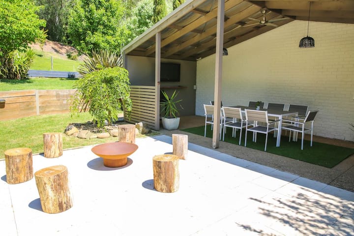 Haus On Houghs - Family Haven With A Pool - Bright