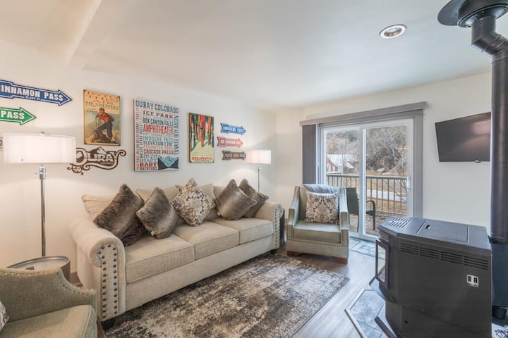 Beautifully Remodeled Townhome- Next To Ouray Hot - Ouray, CO