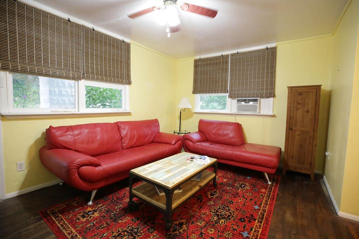 Bee Our Guest: Eph, Close To Downtown And Beach! - Gulf Breeze, FL