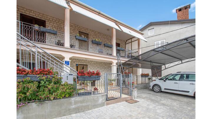 Apartment Erin - One Bedroom Apartment With Terrace - Umag