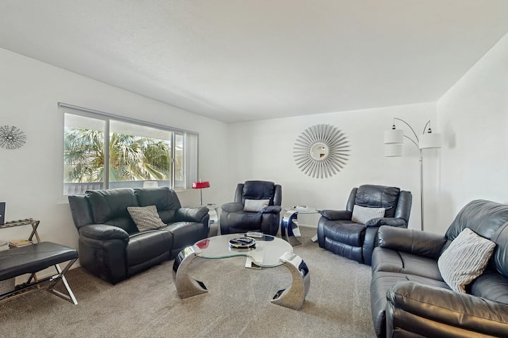 Mountain View Condo Close To Downtown With Balcony - パーム・スプリングス, CA