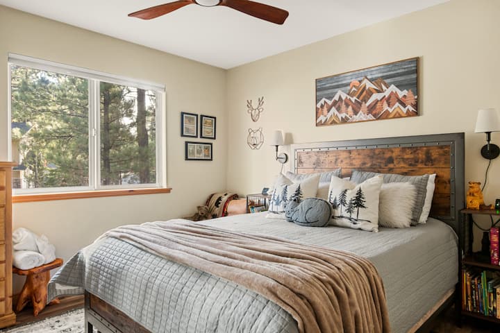 Enchanted Grove W/ Hot Tub, Ev Charger, Pool Table - Big Bear, CA