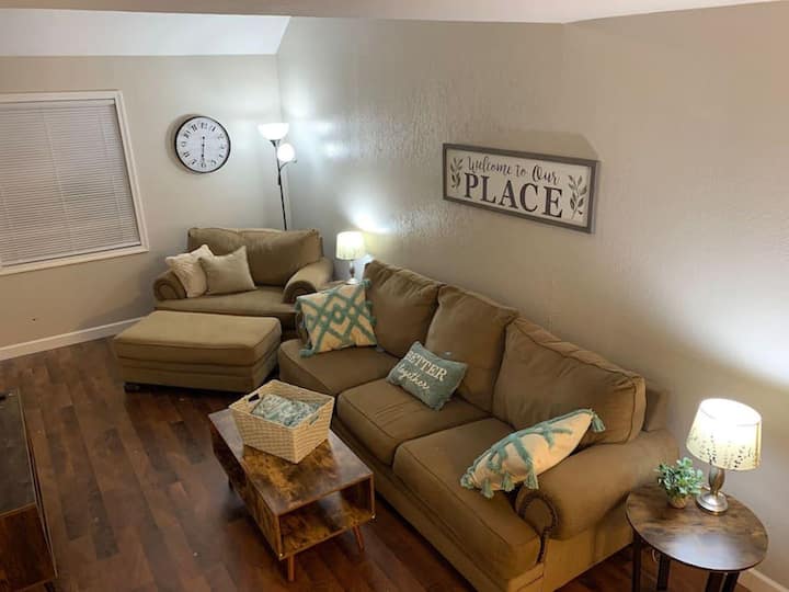 Pet Friendly! Conveniently Located! - Edmond, OK