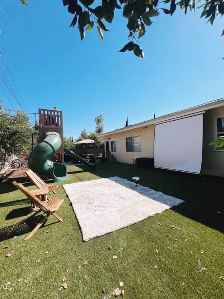 Luxury 4br Family Escape W/ Ev Charger, Ps5 & Yard - Los Angeles, CA