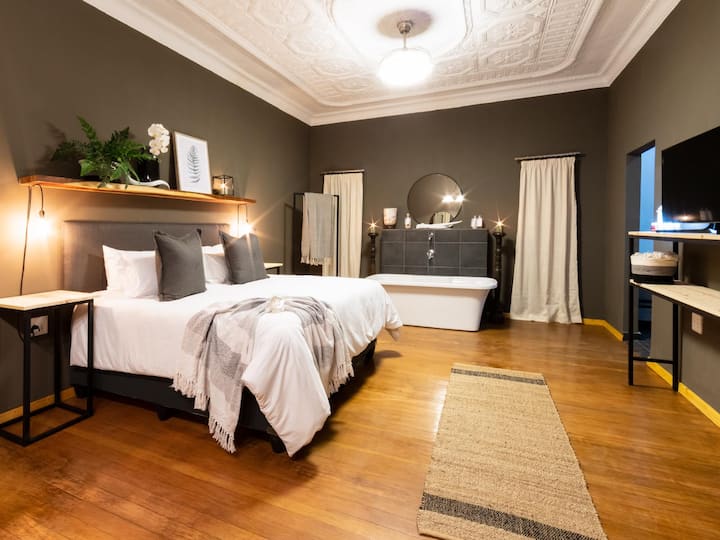 Luxury King Suite - Room 2 - Potchefstroom