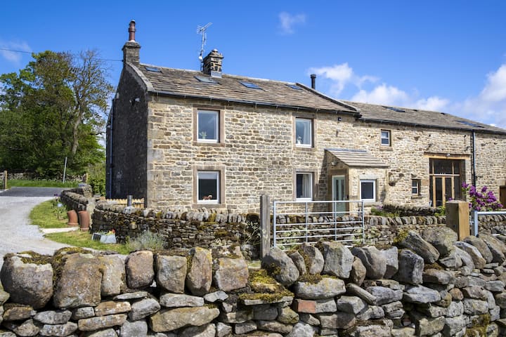 Moorside Farm | Family & Friends | Dogs | Walking - Burnsall
