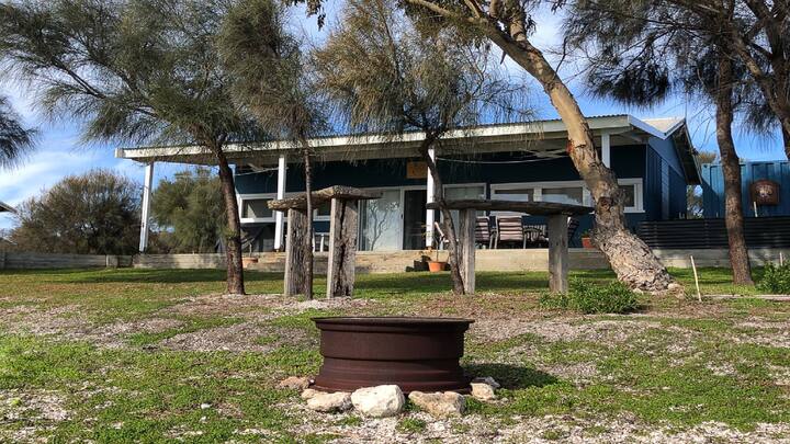 Railway Shack 1 Coffin Bay - Million Dollar Views - Coffin Bay