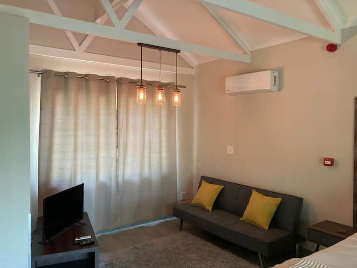 Honeymoon Chalet - Love Bird - Thulamahashe