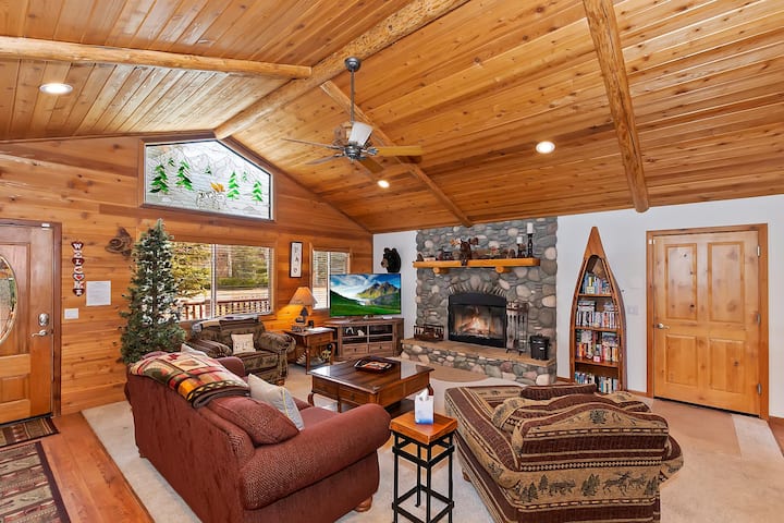 Copper Moose Lodge: Hot Tub!game Room!ev Charger! - Big Bear Lake, CA