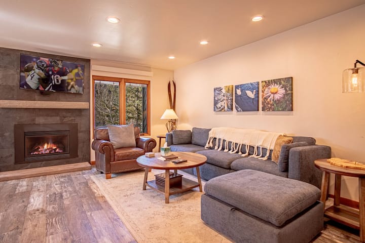 Sv123 - Walk To Lifts & Town - Hot Tub & Pool - Ketchum, ID