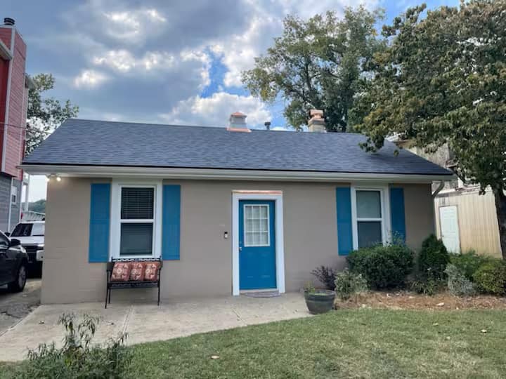 The Riverside Retreat - Your Coastal Getaway - Charlestown, IN