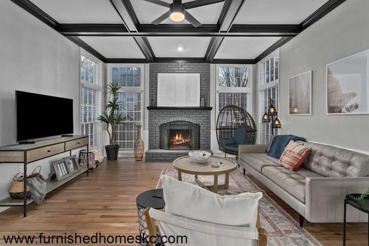 Stunning 4brhome*spacious!mins To Shops - Olathe, KS