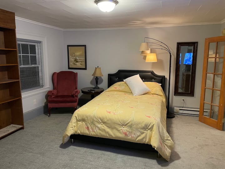 2 Wellington Place - Phoenix, NY