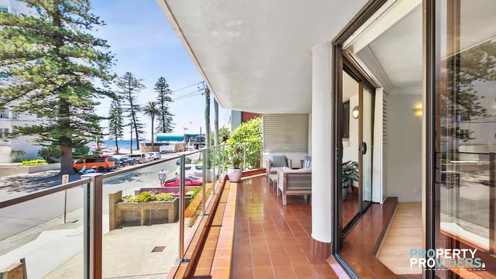 Pet Friendly Beachfront Apartment - Manly