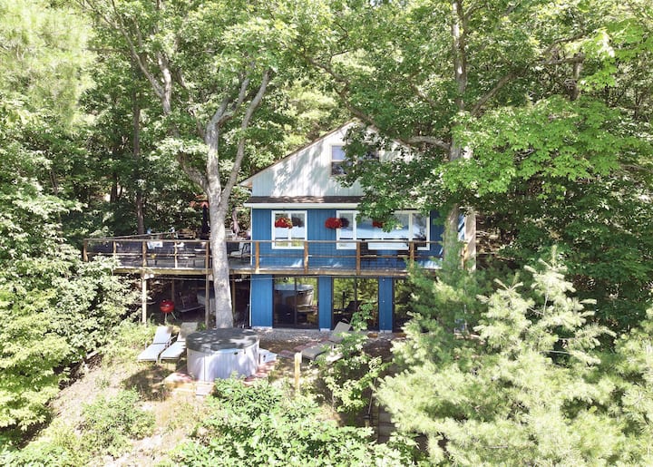 Treehouse On Canandaigua Lake-5+ Bdrm, Hot Tub! - Finger Lakes
