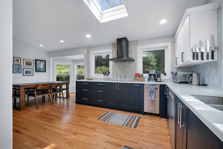 Following Seas | Modern Charmer Walk To Downtown! - Westerly, RI