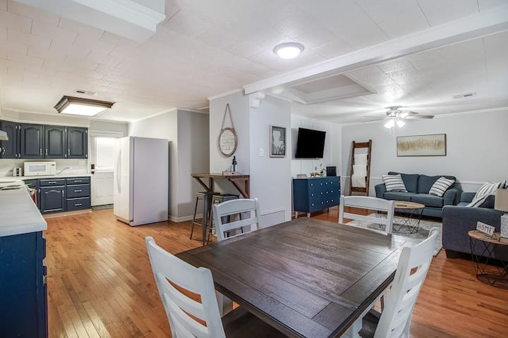 Insta-worthy Home + Awesome Location - Lafayette, LA