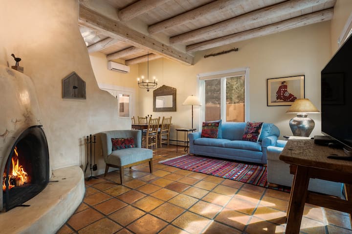 Dreamcatcher - Walk Everywhere, Kiva Fireplace - Santa Fe, NM