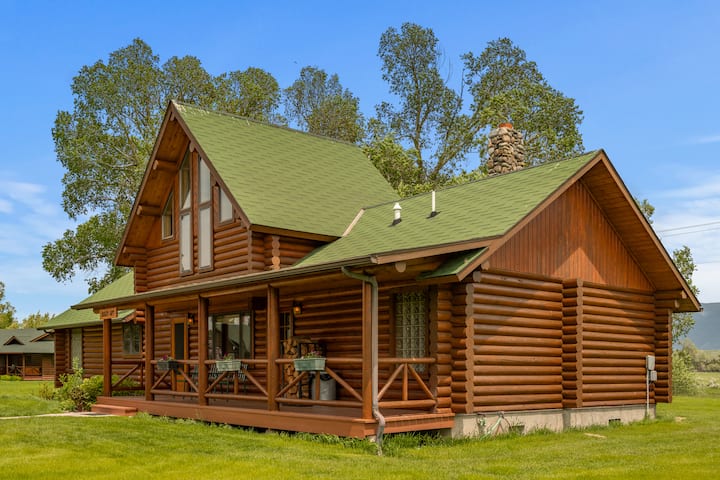 Eagle Lodge 3 Bedroom El Western Cabins & Lodges - Ennis, MT