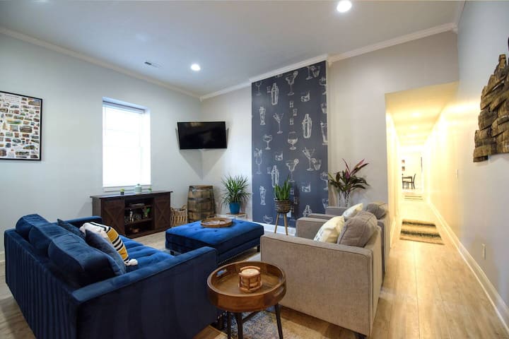 The Julep House Nulu ~ Gorgeous 3 Br Prime Spot - KFC Yum! Center