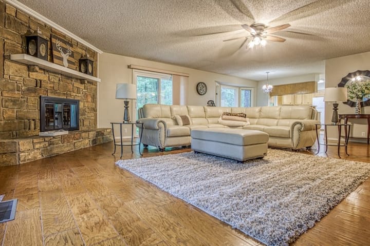 Quiet And Private In The Woods - Hot Springs Village, AR