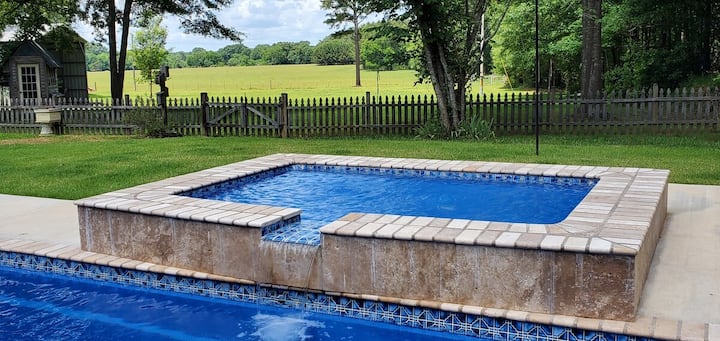 Quiet Southern Retreat | Porch Swings & Sunset Vie - Columbus, MS