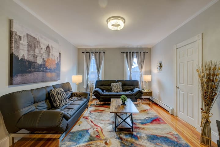 2bd/1ba In Boston Dorchester 1635 - Boston, MA