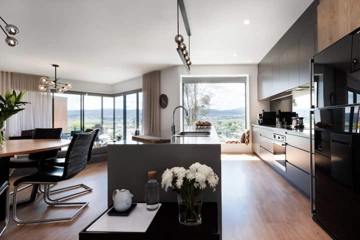 Modern Home With Mountain Views | 3br + Office - Launceston
