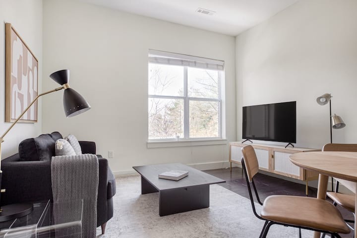 Blueground | Cambridge Alewife, Gym, Theatre, Pool - Boston, MA