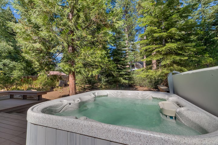 High Sierra - 4br Dog Ok W Hot Tub & Fenced Yard! - Tahoe City, CA